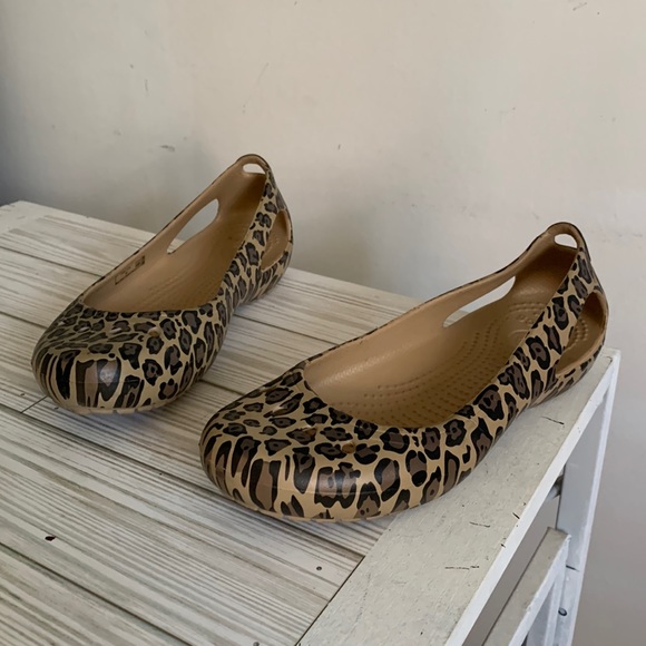 CROCS | Shoes | Crocs Leopard Print Sandals 6 | Poshmark